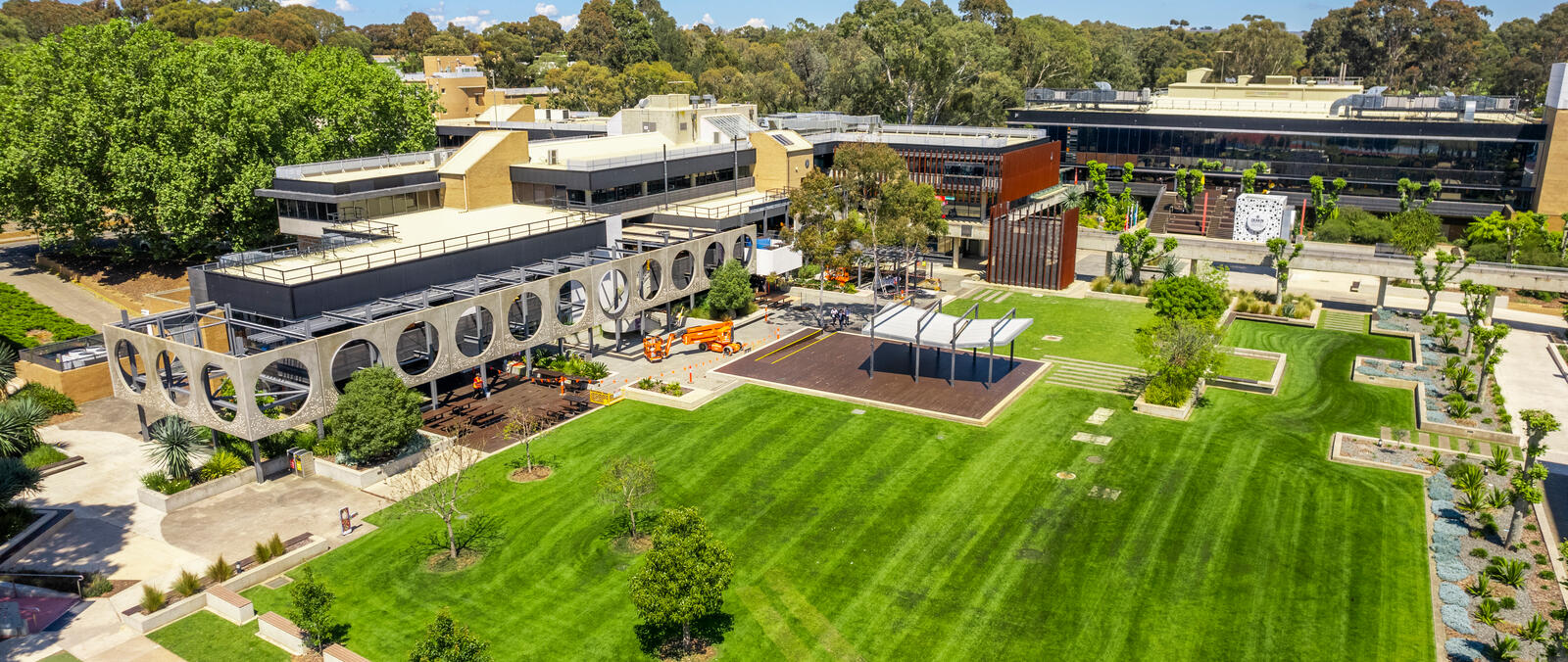 Deakin University (Deakin) - Aufrande